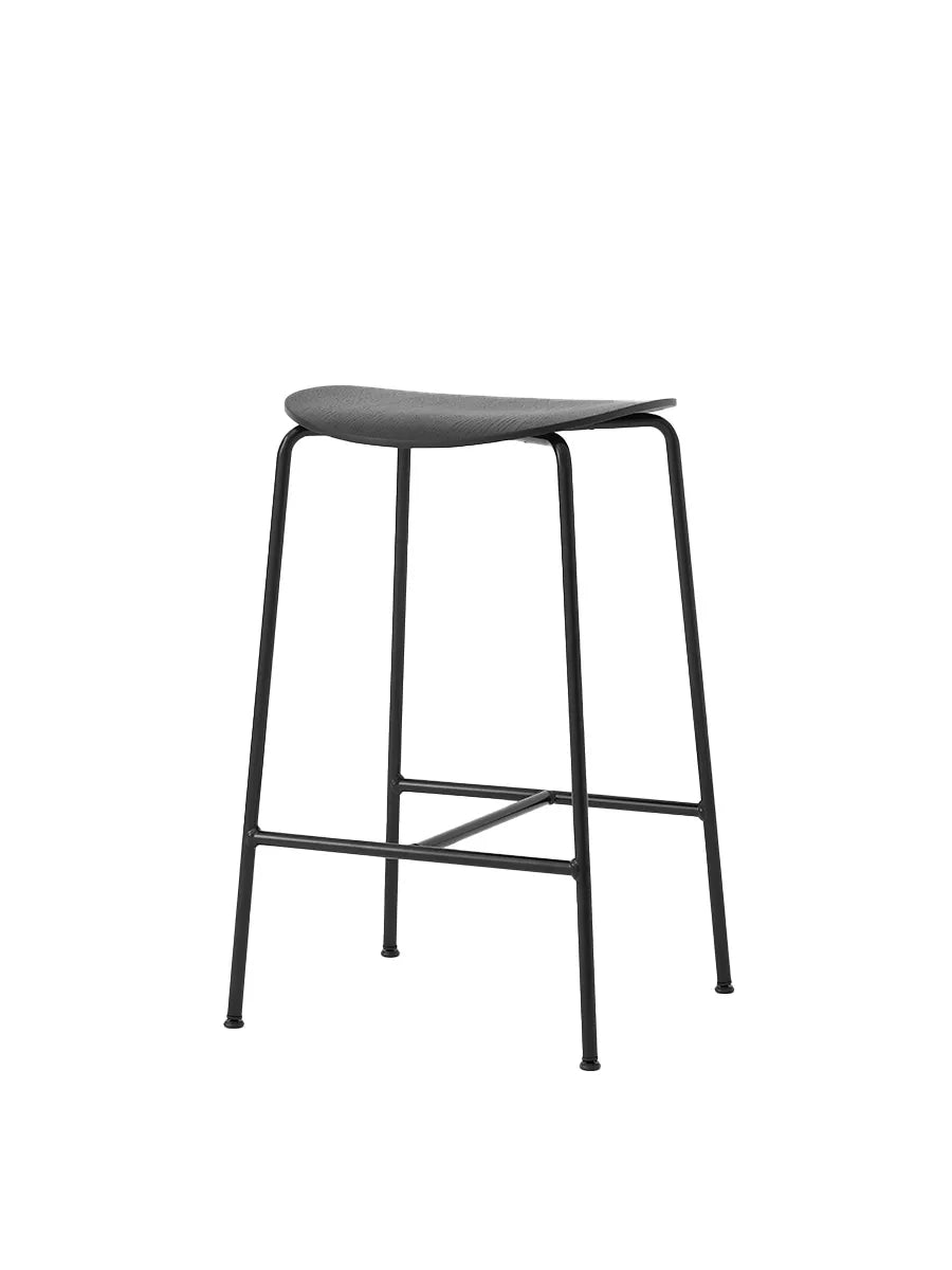 Pavilion Counter Stool AV37 fra &Tradition | Køb den lave barstol her